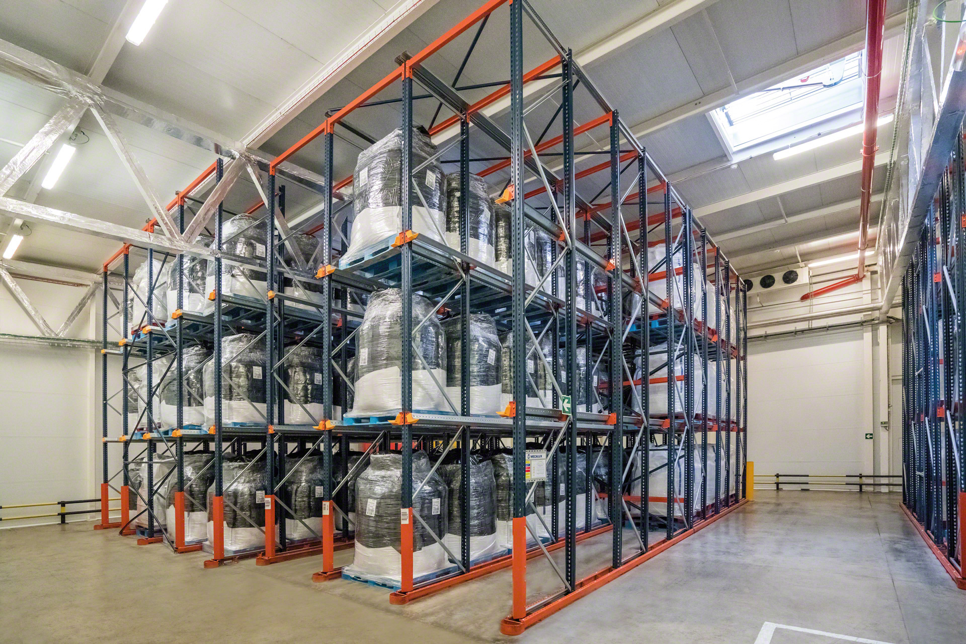 Drive-In Racking | Pallet Racking - Mecalux.co.uk
