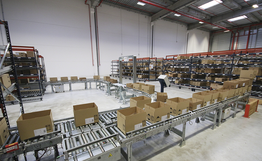 Example of pallet racking and picking for SAGA's warehouse | Casos ...