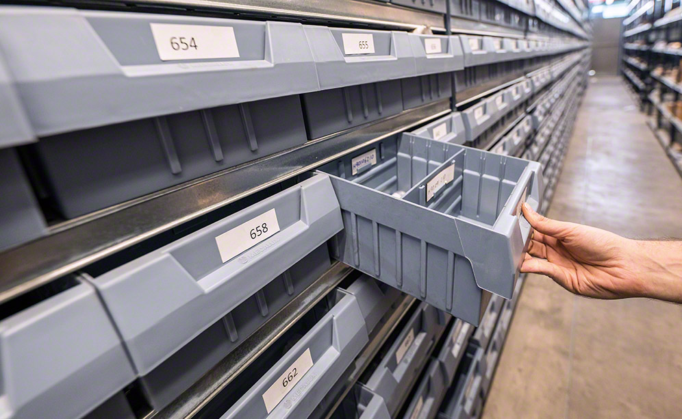 Spare parts warehouse for industrial vehicles - Mecalux.co.uk