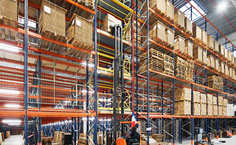 Everial: document centre with walkways in Lyon - Mecalux.co.uk