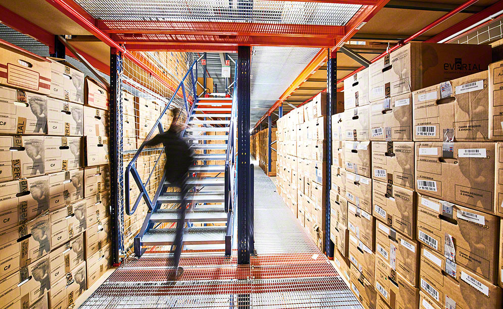 Everial: document centre with walkways in Lyon - Mecalux.co.uk